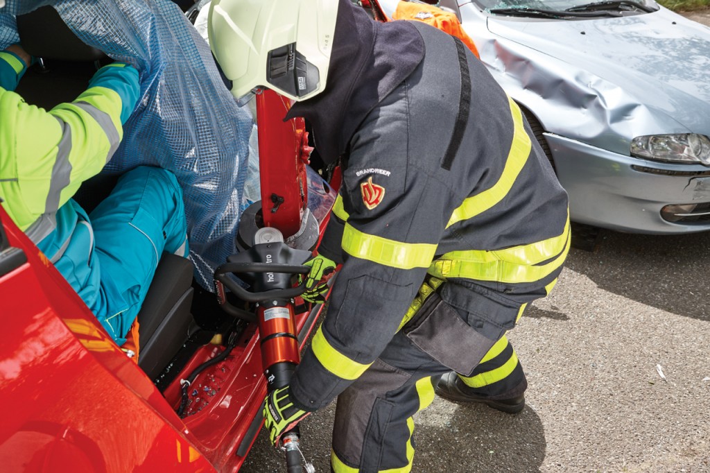 Lighter and more ergonomic: Holmatro launches new 5000 series cutters