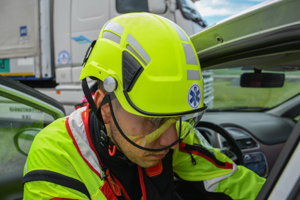 Choosing the emergency helmet. Your safety first! | Emergency Live