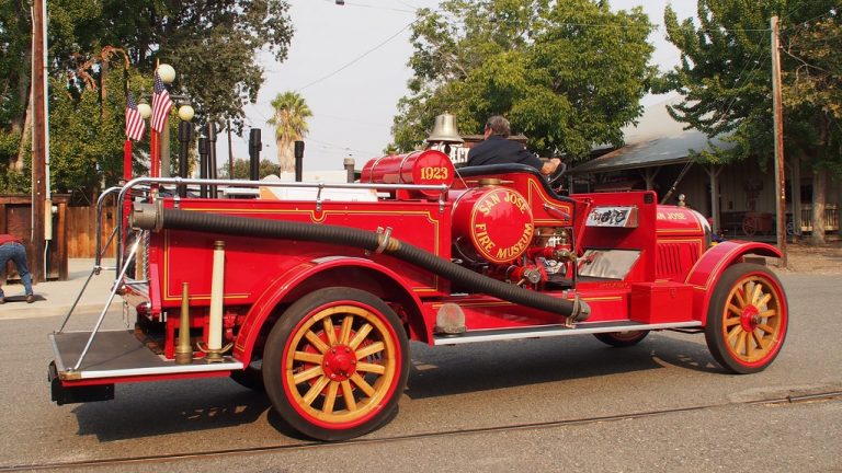 Firefighters, history of American-LaFrance Fire Engines Co