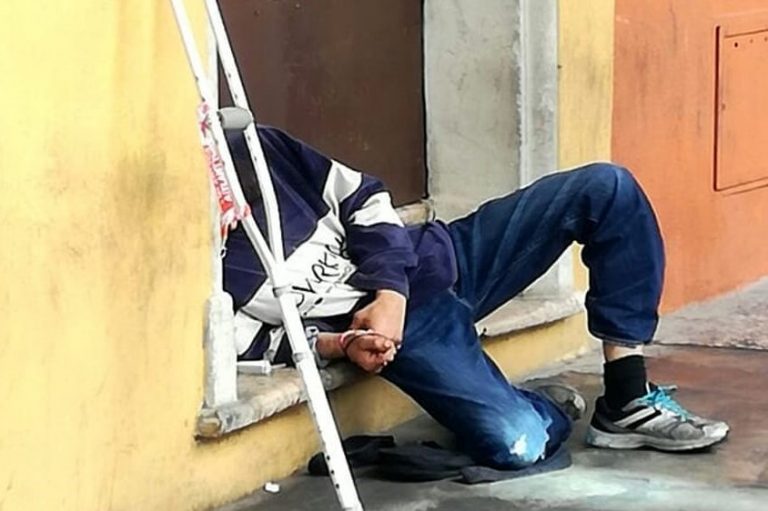 Overdose, first aid: what to do while waiting for rescuers?