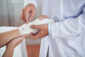 First Aid: How to Use a Compression Bandage | Emergency Live